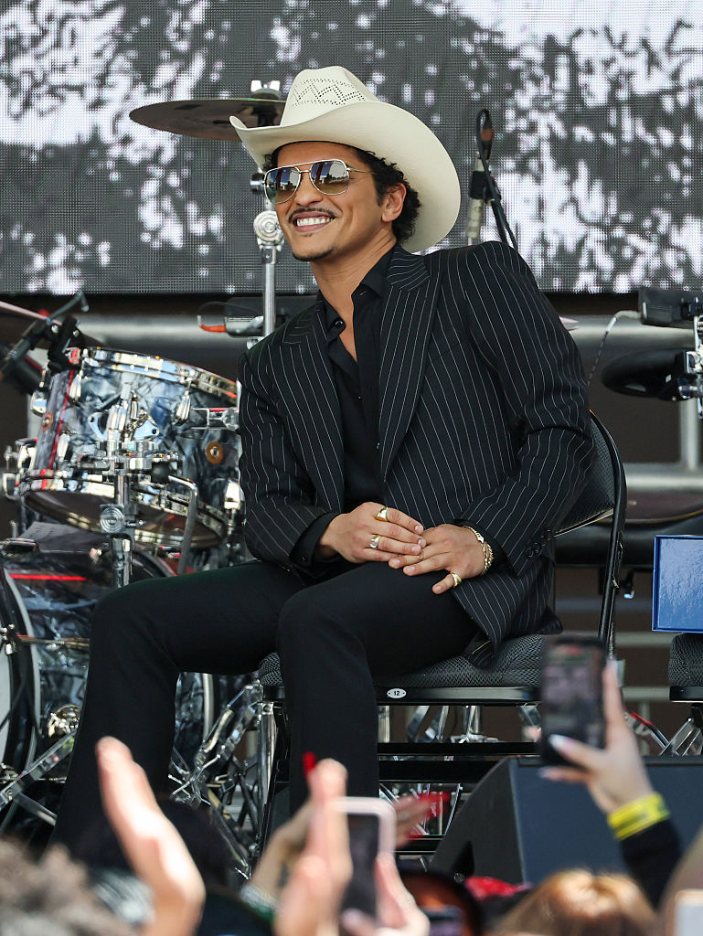 Bruno Mars breaks Silence On Debt Rumours